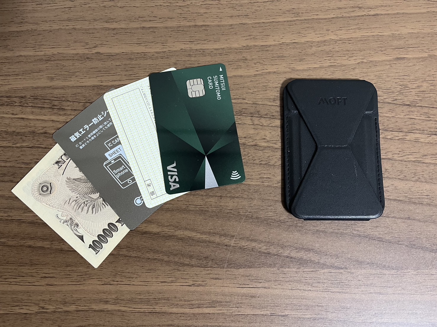 【MOFT】スマホスタンドMagSafeを正直レビュー。磁気不良やICカード対策、落とさない方法も紹介。